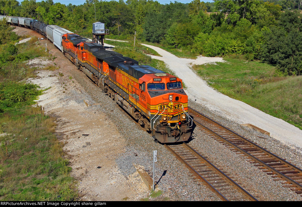BNSF 4996 leads this small freight into the West Quincy yard.